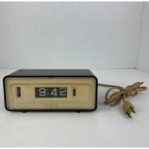 GE | Accents | Vintage General Electric Ge Flip Alarm Clock Lighted ...